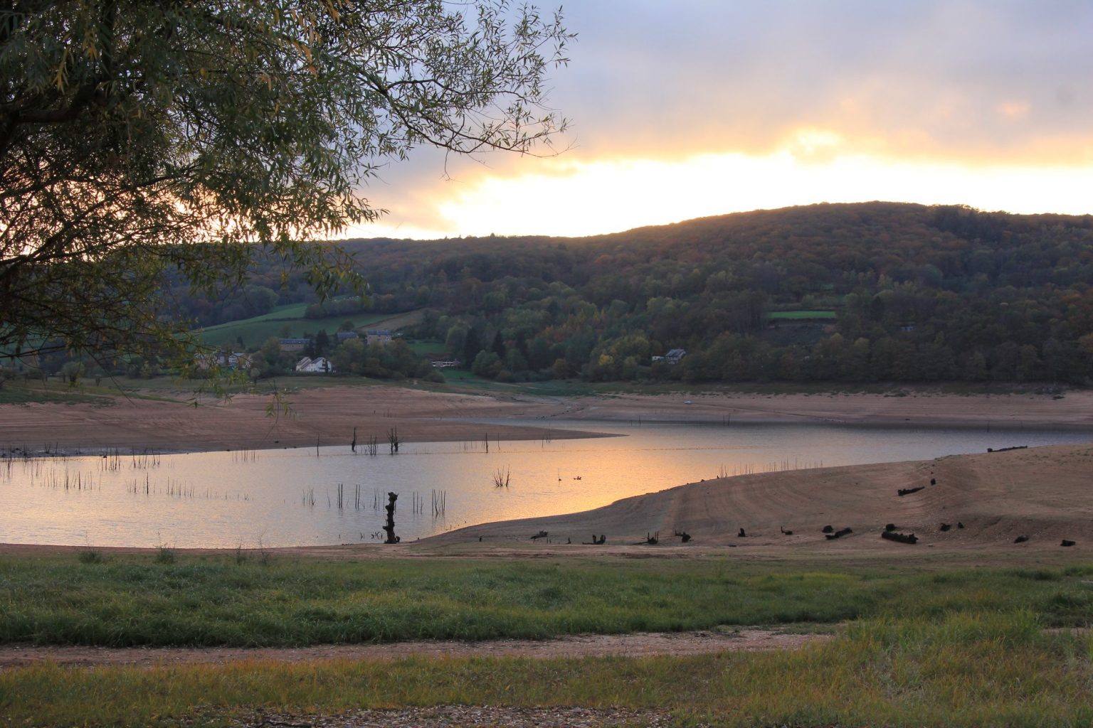 Lac De Pannecière - Grand Lac Public - La Nièvre (58) | Colinmaire.net